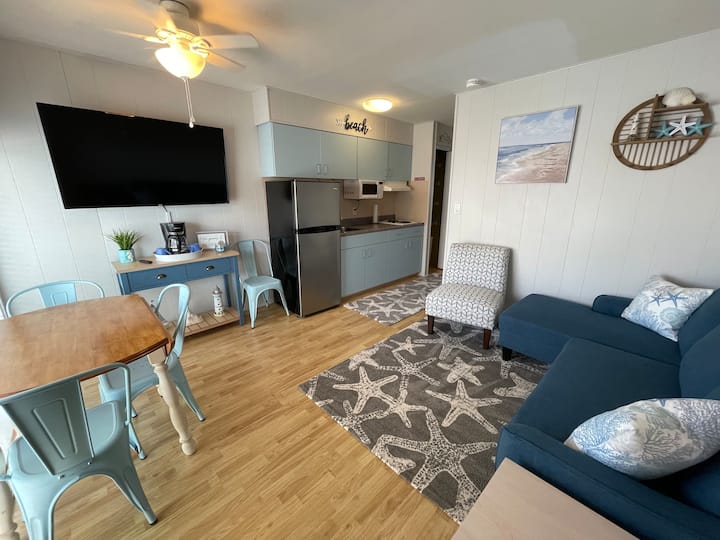 Beachblock Condo With Heated Pool, Steps To Beach - Wildwood, NJ