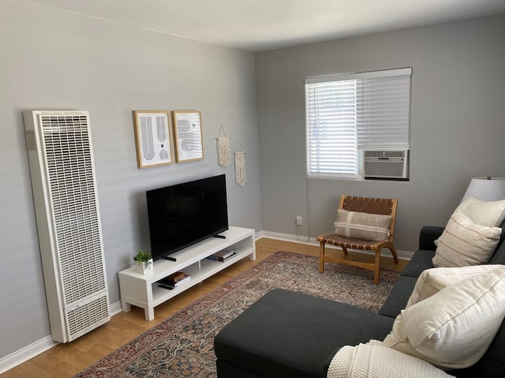 Adorable 1 Bed, 1 Bath Unit With Abundant Light! - Oceanside, CA