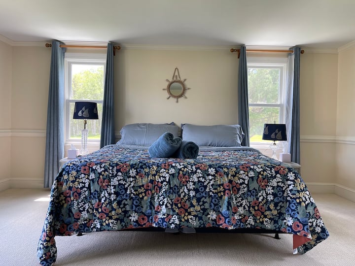 Luxurious And Tranquil Coastal Pemaquid Maine Home - Round Pond, ME