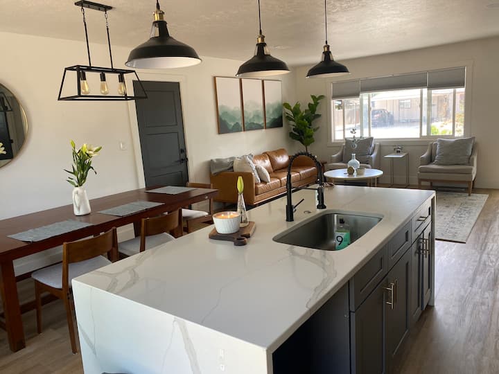 Bright, Open, 4 Bdr Multi-level Home In Tree City - Boise, ID