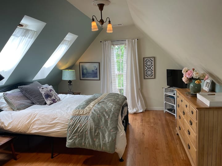 Historic Home With Private And Adorable Upstairs - Springfield, OR