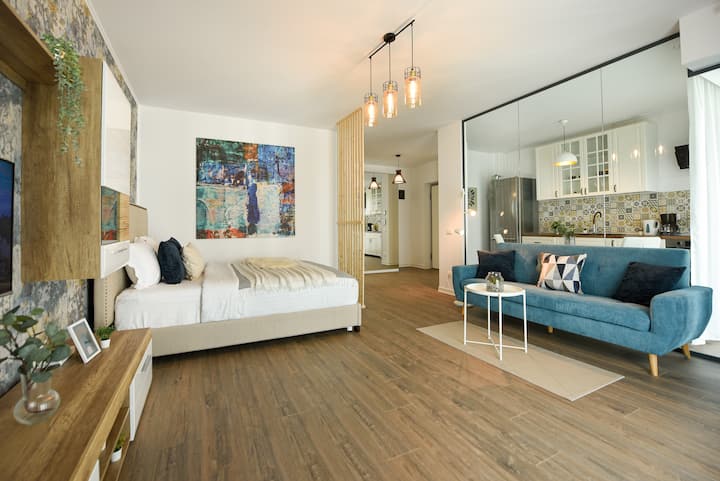 The Poets House | Cloud9 Artsy Studio - Voluntari