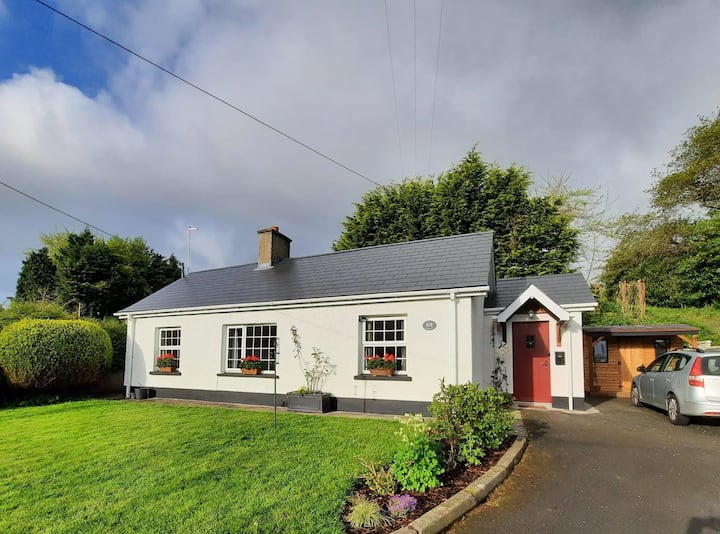 Cosy 3 Bedroom Cottage With Fireplace And A Loft. - Strangford