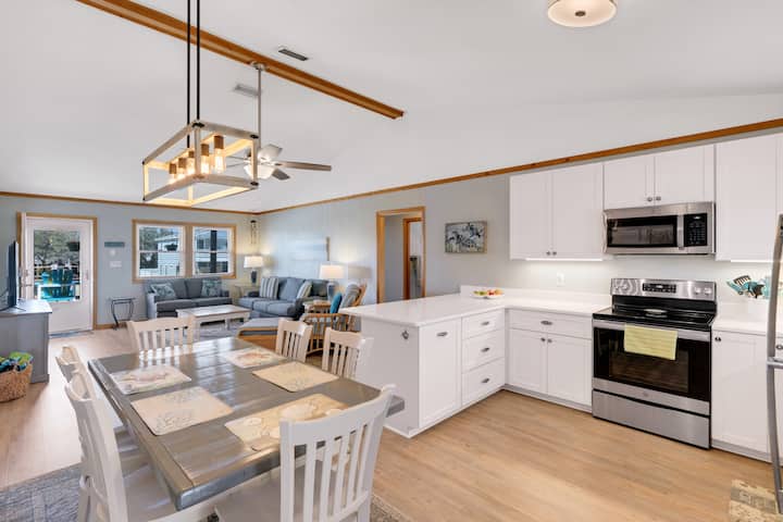 Modern Beach Cottage! Short Walk To The Beach!! - Kitty Hawk, NC