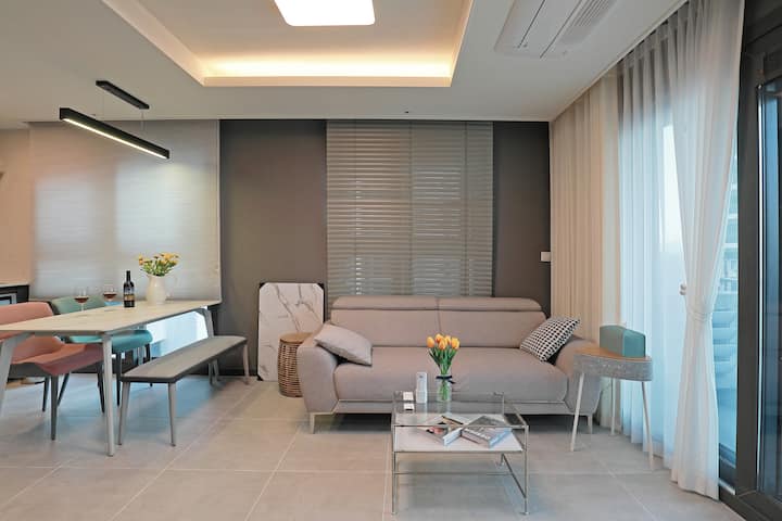 [Elmomento Osiria]#기장#롯데월드#24평신축레지던스#퀸2#시몬스#4-706 - Busan