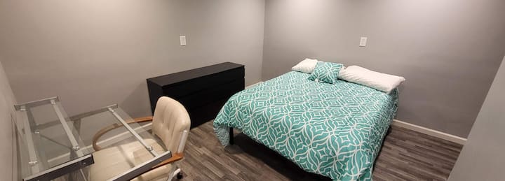 Finished Basement With Bathroom And Kitchen - Detroit, MI