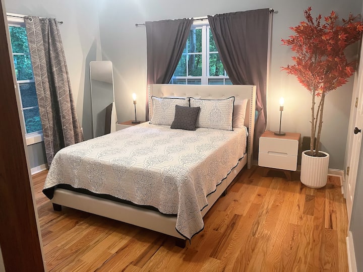Cute, Modern Athens Stay For Couples And Groups - 아테네