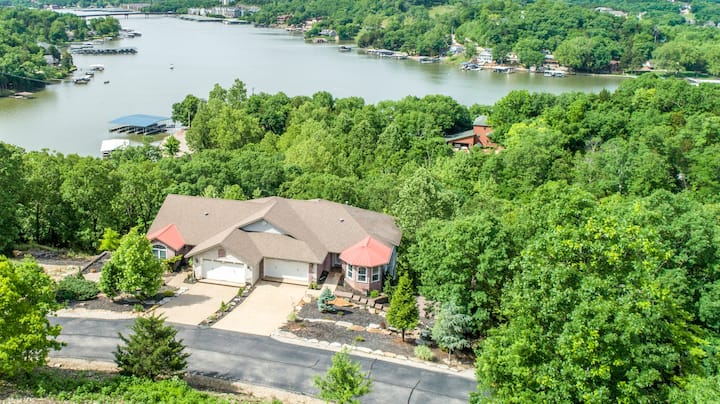 Bring Your Boat And Enjoy The Lake! - Camdenton, MO