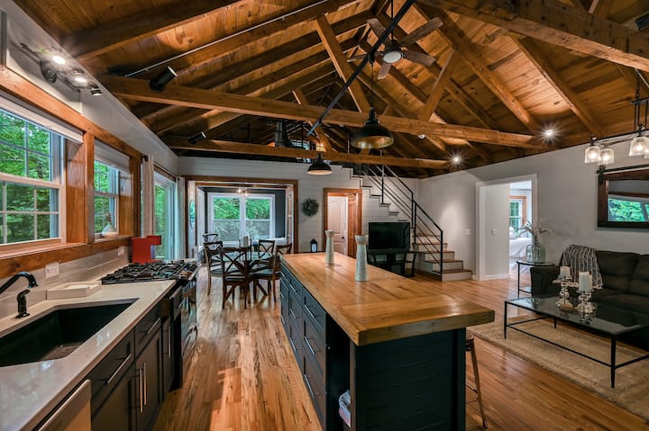 Riverrocks Cabin Among The Trees. - North Carolina