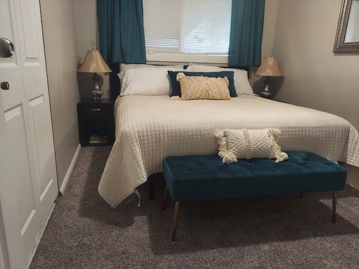 Cheerful 3 Bedroom House. Great Location - Cheyenne Mountain State Park, Colorado Springs