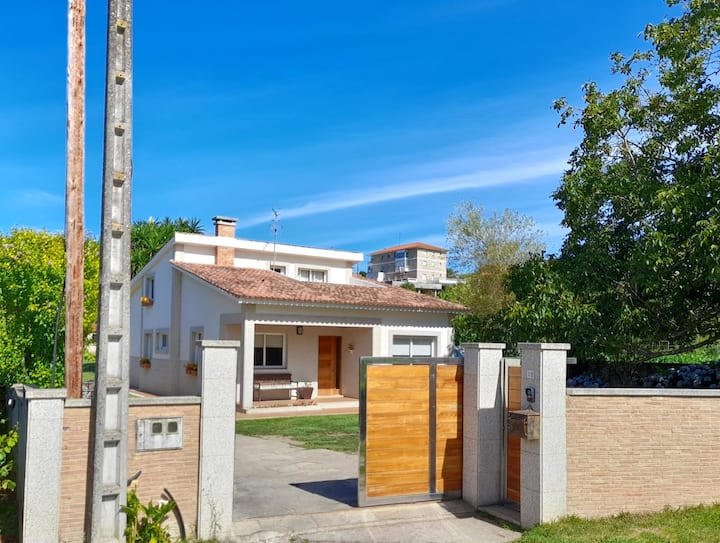 Fantástico Chalet Con Piscina Al Lado De La Playa - Nigrán