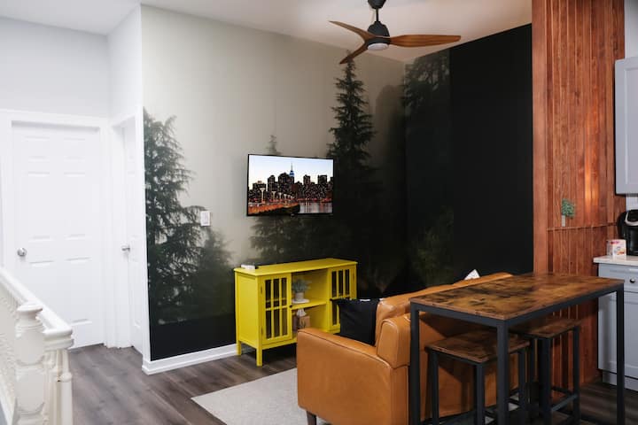 Claremont Townhouse | 3-bedroom Oasis In The Bronx - Bronx