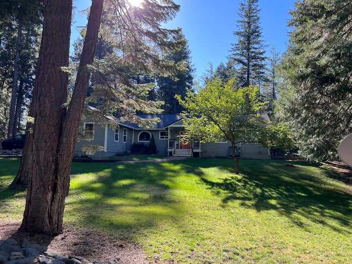Mount Shasta Lake/tree House 4bed/2.5bath - Mount Shasta, CA