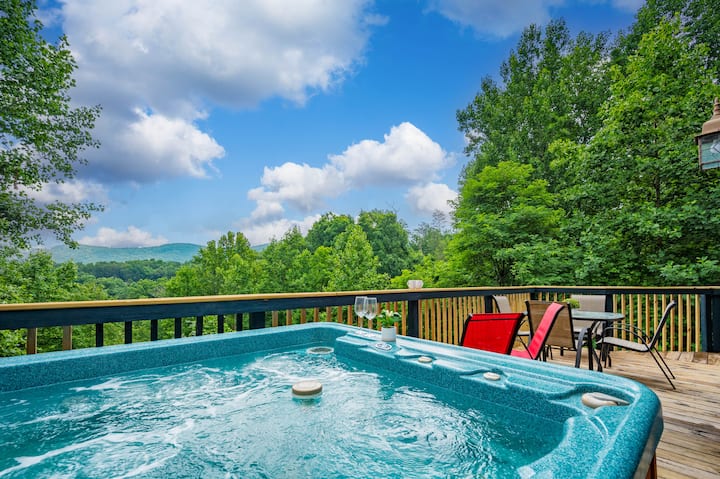 Peaceful Smoky Mtn Cabin W/ Hot Tub, Games & View! - Tennessee