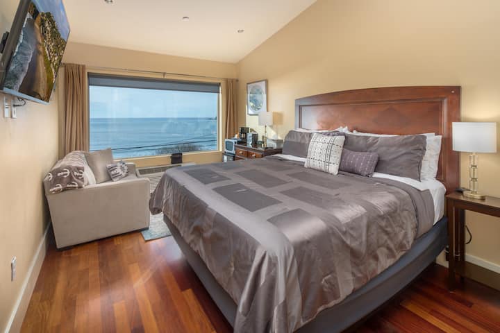 Charming Oceanviews - 6 Room Inn - Oceanside, OR