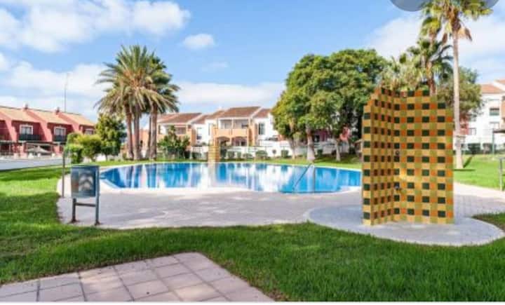 Precioso Unifamiliar En Residencial Con Piscina - Novo Sancti Petri