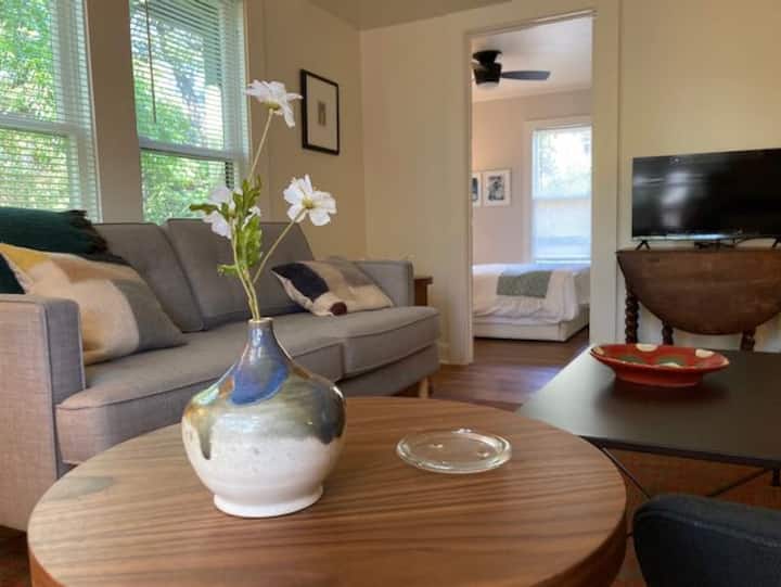 Quiet And Private 1920s Cottage. Gorgeous Setting - Austin, TX