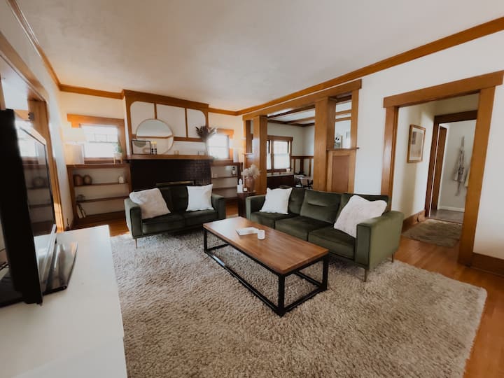 1920s Private Bungalow Off Sheridan Blvd - Lincoln, NE