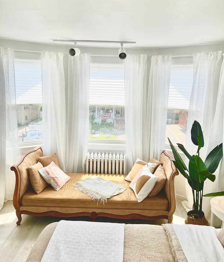 Steps From The Beach Designer Space For 2 - 