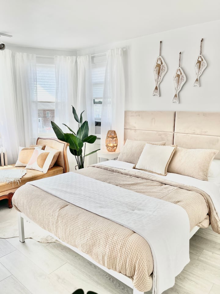 Steps From The Beach Designer Space For 2 - New York City