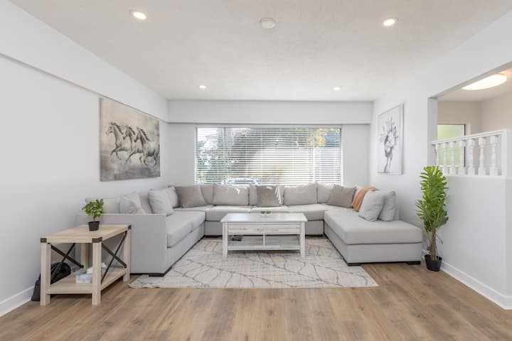 Centrally Located Three Bedroom Two Bathroom Home - Vancouver