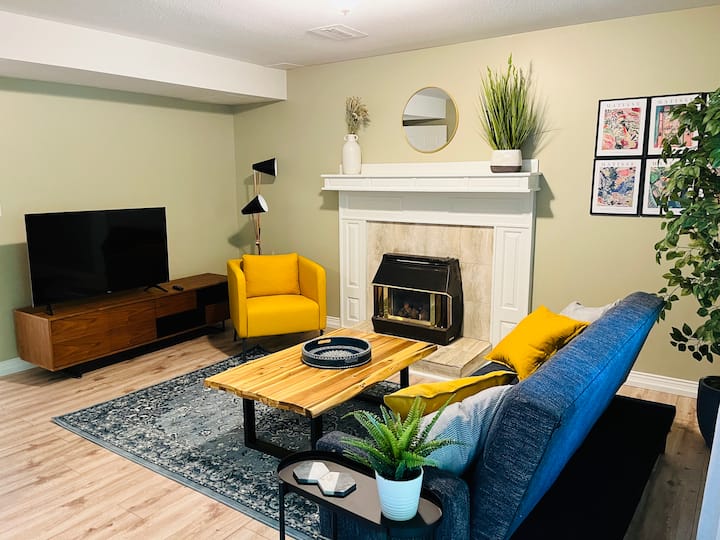 Spacious 2 Bed/2 Bath Garden Suite - 900 Ft² - North Vancouver