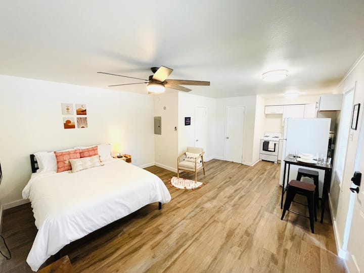 Cozy Little Rock Studio Warm Home Away From Home - Little Rock, AR
