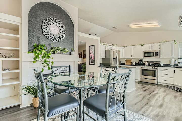 Charming Sunny Retreat / 5 Min To Airport - Las Vegas Aquariums, Las Vegas