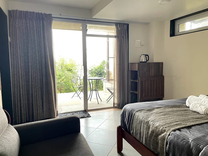 1-bedroom Outhouse With Private Garden And View - Maharashtra