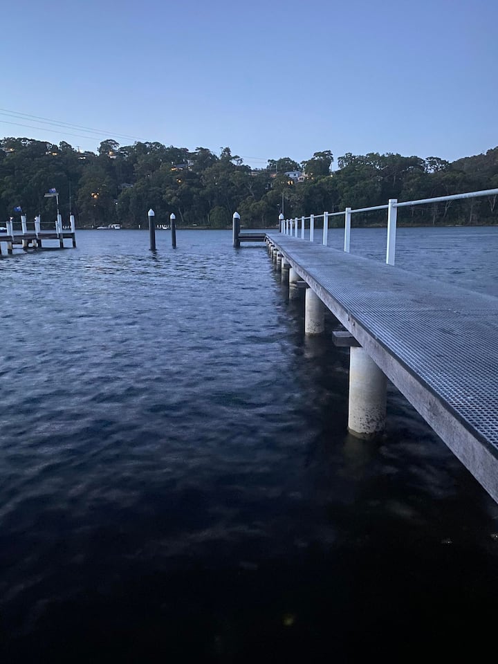 Waterfront Oasis - Right On The Water - Woy Woy