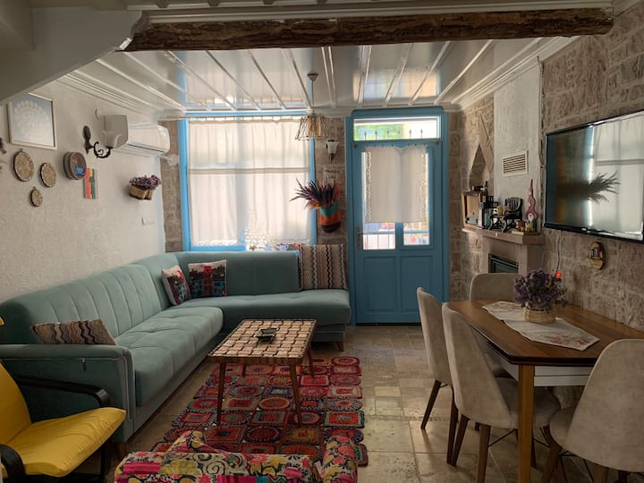 Bahçe Kullanımlı Keyifli Ve Huzurlu Taş Rum Evi - Cunda Adası