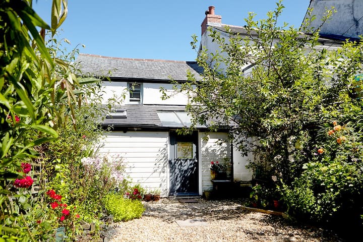 Beautiful Cosy Cornish Cottage With Private Garden - Falmouth