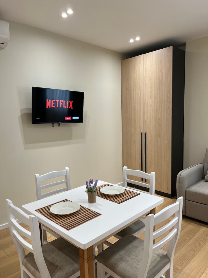 Lovely Deluxe 1-bedroom Apartment In Durres - Durrës