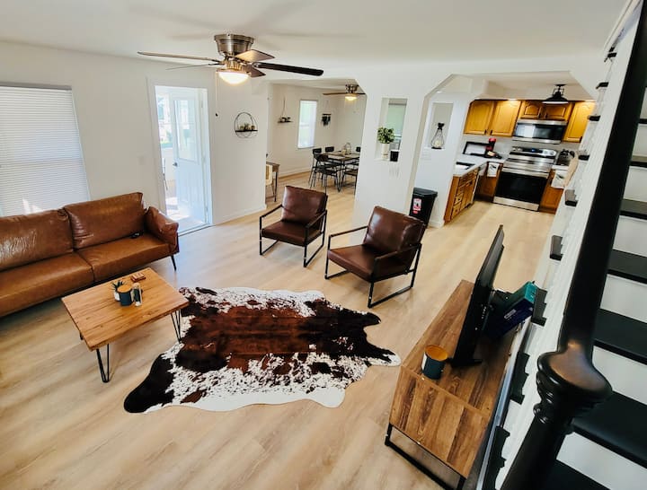 Beautifully Renovated (2022) Modern Farmhouse - Alexandria Bay, NY