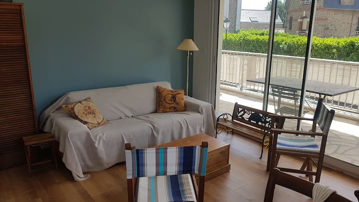 Appartement Plein Centre Avec Parking Extérieur - Dinard