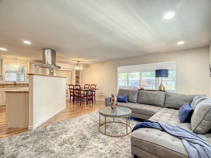 In The Villages- Completely Remodeled - The Villages, FL