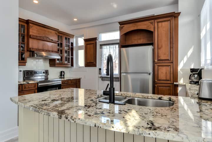 Heart Of St Denis ** 3 Bdr* Close To Metro - Laval