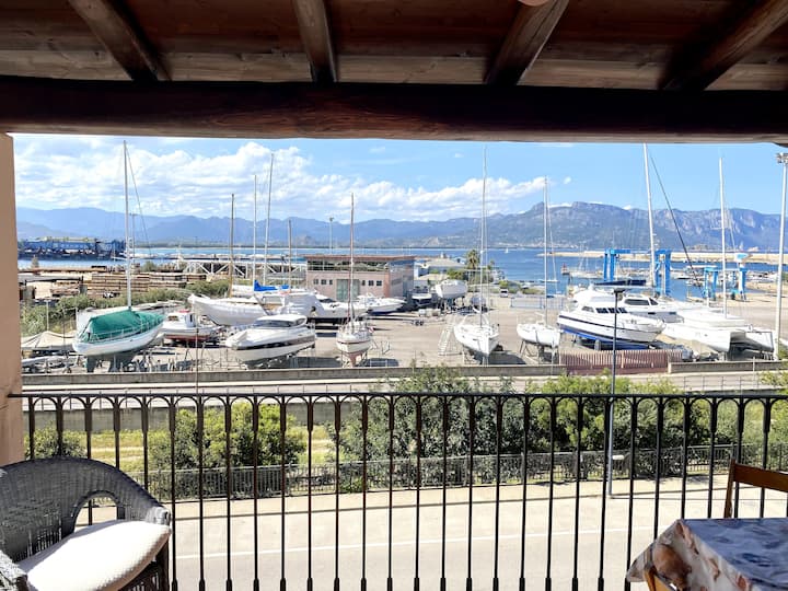 Appartamento Con Terrazza Vista Mare. - Girasole