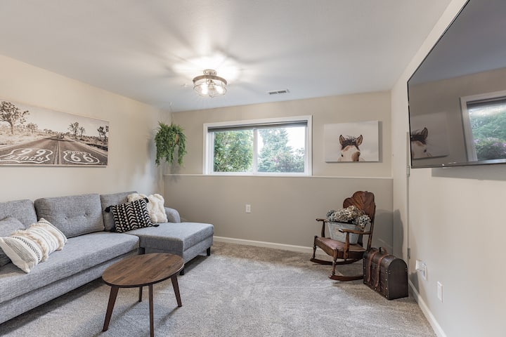 Adorable 1 Bedroom Suite With Private Entry - Everett, WA