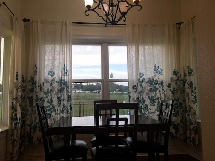 Riley’s Adorable 2 Bedroom Guesthouse W/ Pool - Conroe, TX