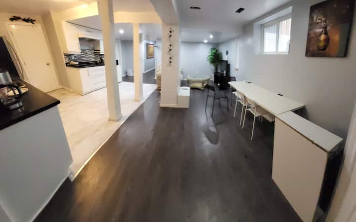 Private Cozy Room In The Lower Level Of The House - Brampton