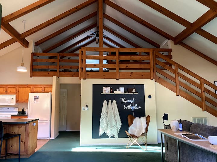 Spacious + Updated Cabin In Munds Park With A/c - Munds Park, AZ