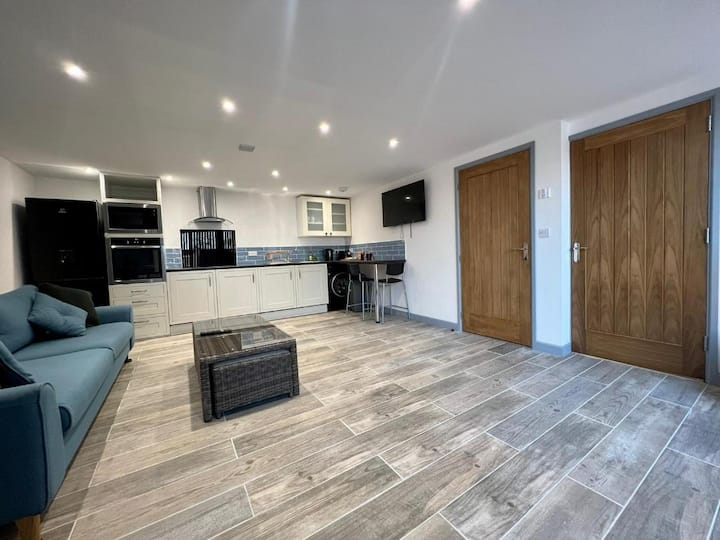 Lovely Relaxing 1 Bedroom Complete Apartment With - Norwich
