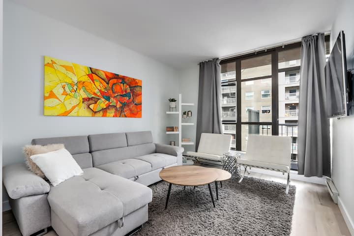 Downtown Chic: Walk To Everything - Vancouver