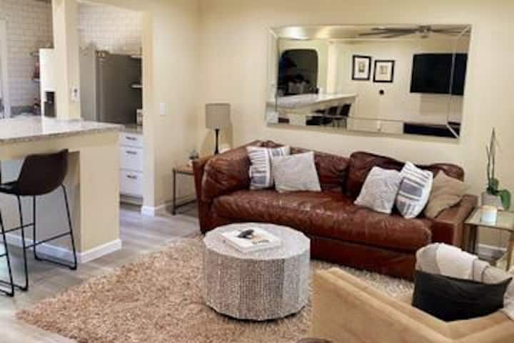 Spaciously Charming!
Two Bed Home ! - 머데스토