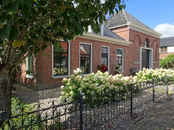 Sfeervol Appartement Met Tuin In Oude School. - Leeuwarden