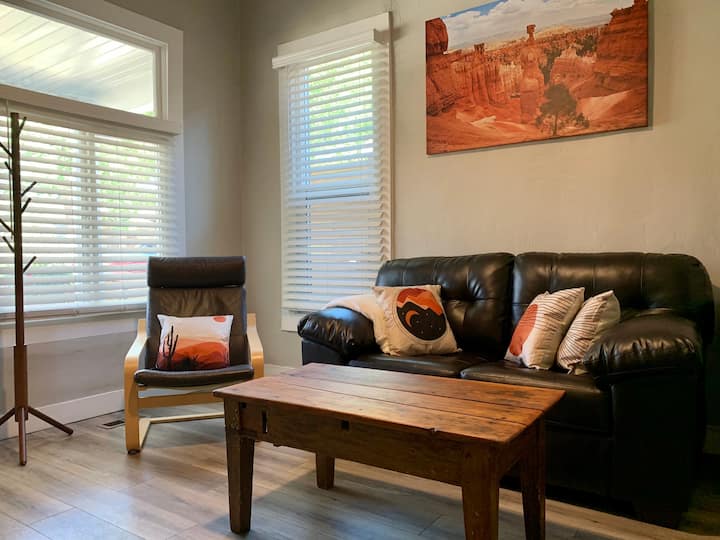 Cheerful 2-bedroom Home By Downtown Salt Lake City - Salt Lake City, UT