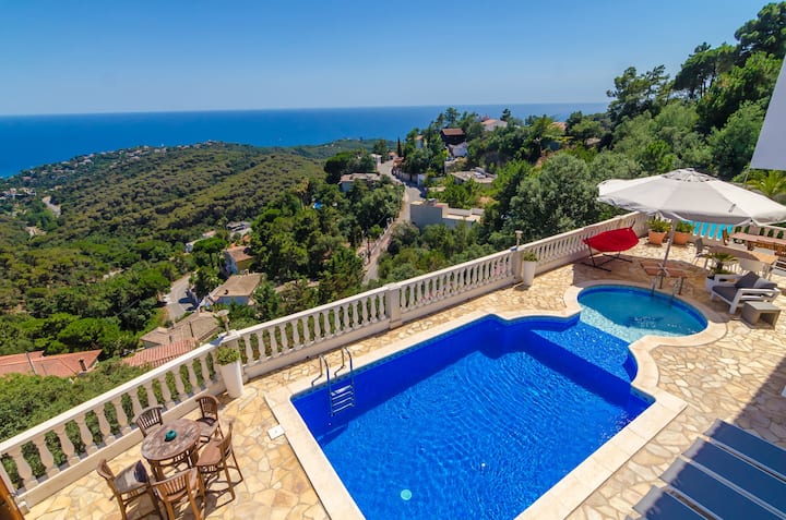 Volledig Vernieuwde Familievilla(10p.),  Zeezicht! - Lloret de Mar