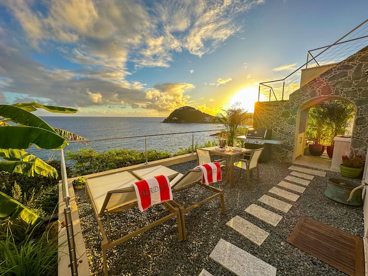 Oceanfront Clifftop Escape
Guest Suite - Saint Thomas