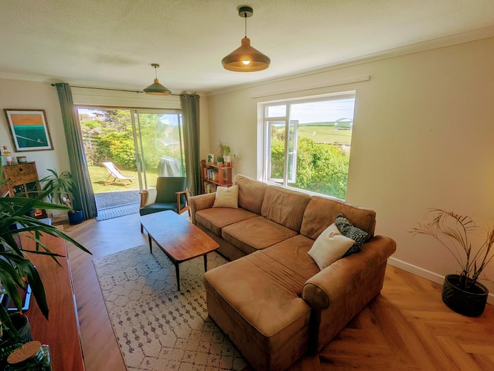 Spacious 2 Bedroom Bungalow With Garden - Newquay